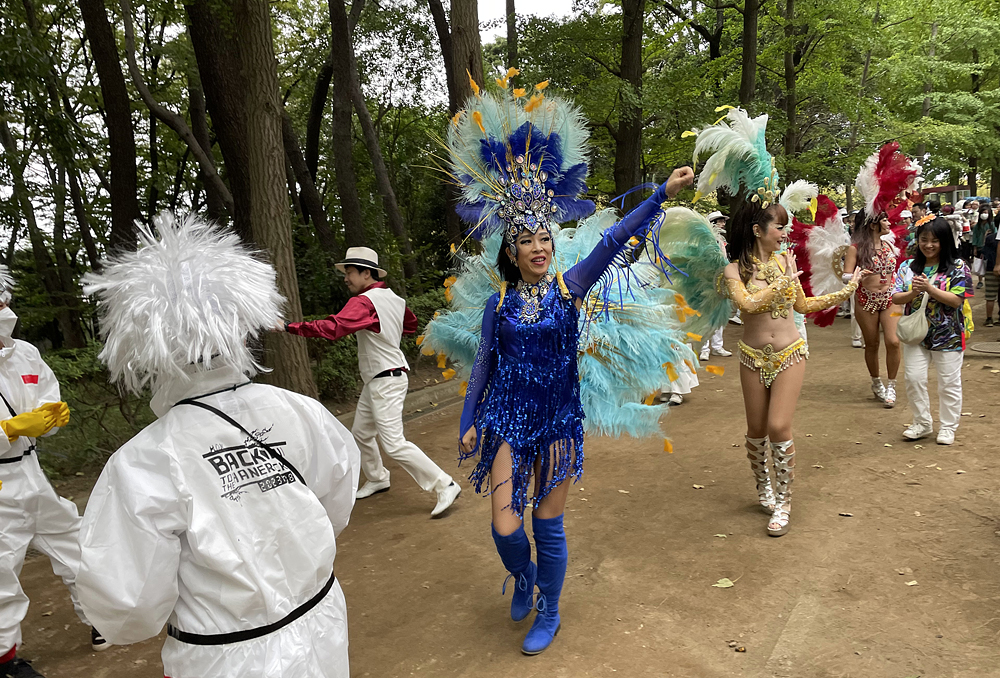 第48回当日のようす06 フィナーレ – 雑居まつり—ボランティアと福祉を考えるわたしたちがつくるおまつりです