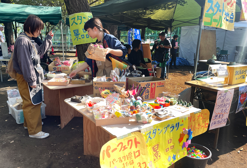 第49回雑居まつり【本部、飲食スペース、被爆3世の柿の木など】 – 雑居まつり—ボランティアと福祉を考えるわたしたちがつくるおまつりです